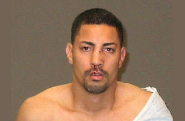 Dominicano se emburuja con policías, golpea uno y lo neutralizan con ...